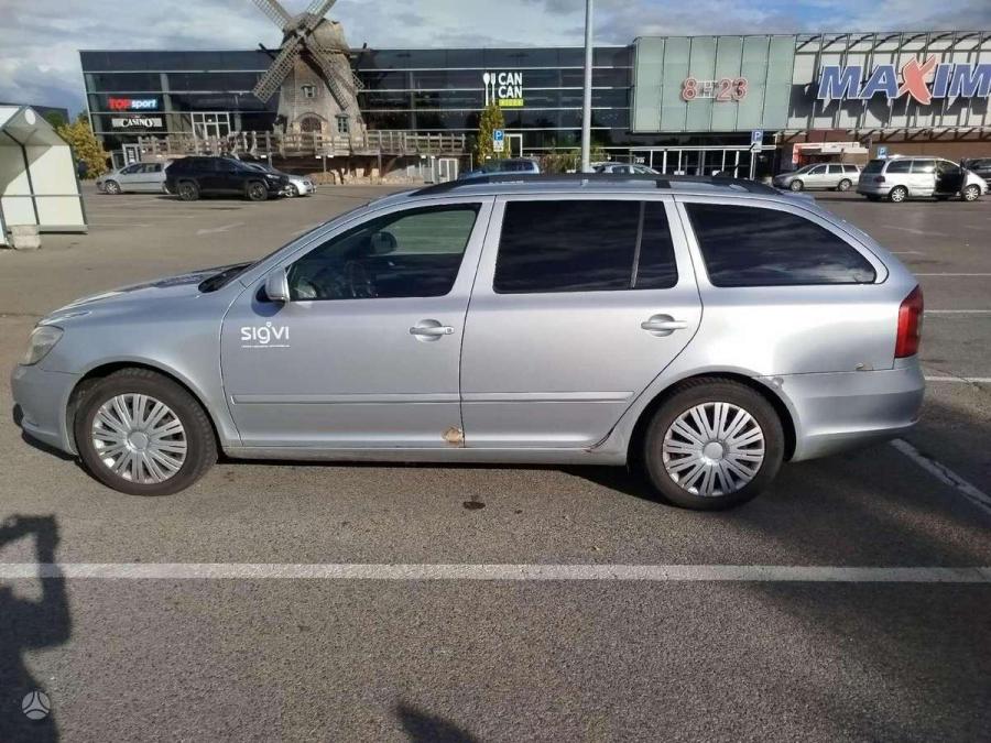 Grey Skoda Octavia 2011 in Vilnius, with an engine capacity of 1.97 L and mileage of 435 thousand km for 3200 €, photo 3 on AUTOMOTO.COM.LV