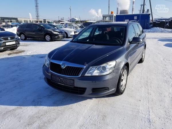 Grey Skoda Octavia 2011 in Kaunas, with an engine capacity of 1.60 L and mileage of 299 thousand km for 2950 €, photo 1 on AUTOMOTO.COM.LV