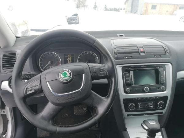 Pelēks Skoda Octavia 2011 Marijampole, ar dzinēja tilpumu 1.60 L un nobraukumu 505 tūkst. km par 1900 €, foto 2 vietnē AUTOMOTO.COM.LV