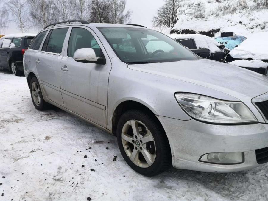 Grey Skoda Octavia 2011 in Marijampole, with an engine capacity of 1.60 L and mileage of 505 thousand km for 1900 €, photo 4 on AUTOMOTO.COM.LV
