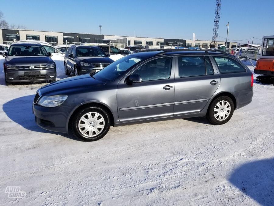 Grey Skoda Octavia 2011 in Kaunas, with an engine capacity of 1.60 L and mileage of 299 thousand km for 2650 €, photo 3 on AUTOMOTO.COM.LV