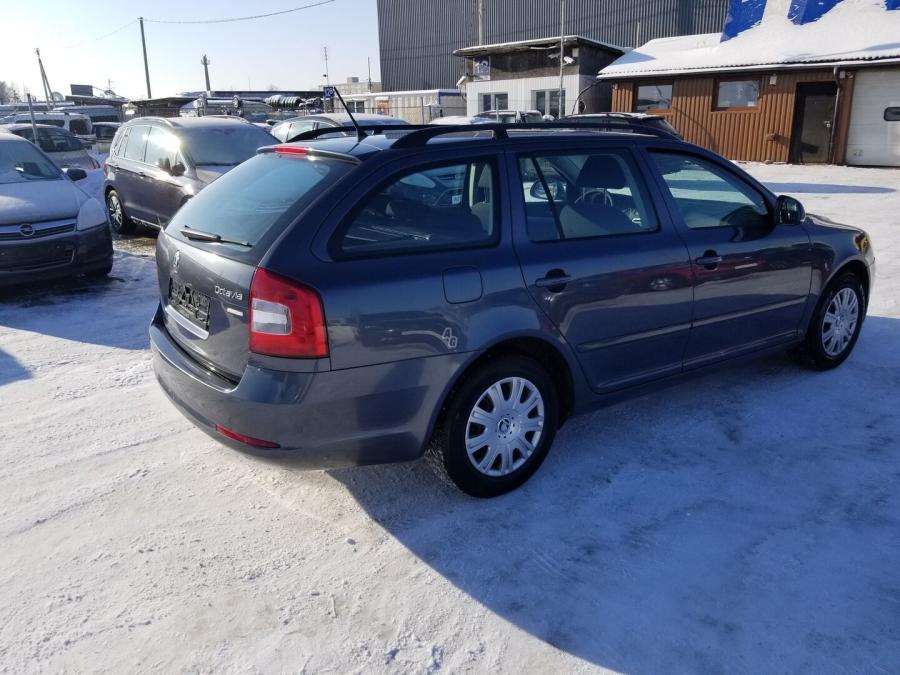 Grey Skoda Octavia 2011 in Kaunas, with an engine capacity of 1.60 L and mileage of 299 thousand km for 2650 €, photo 6 on AUTOMOTO.COM.LV