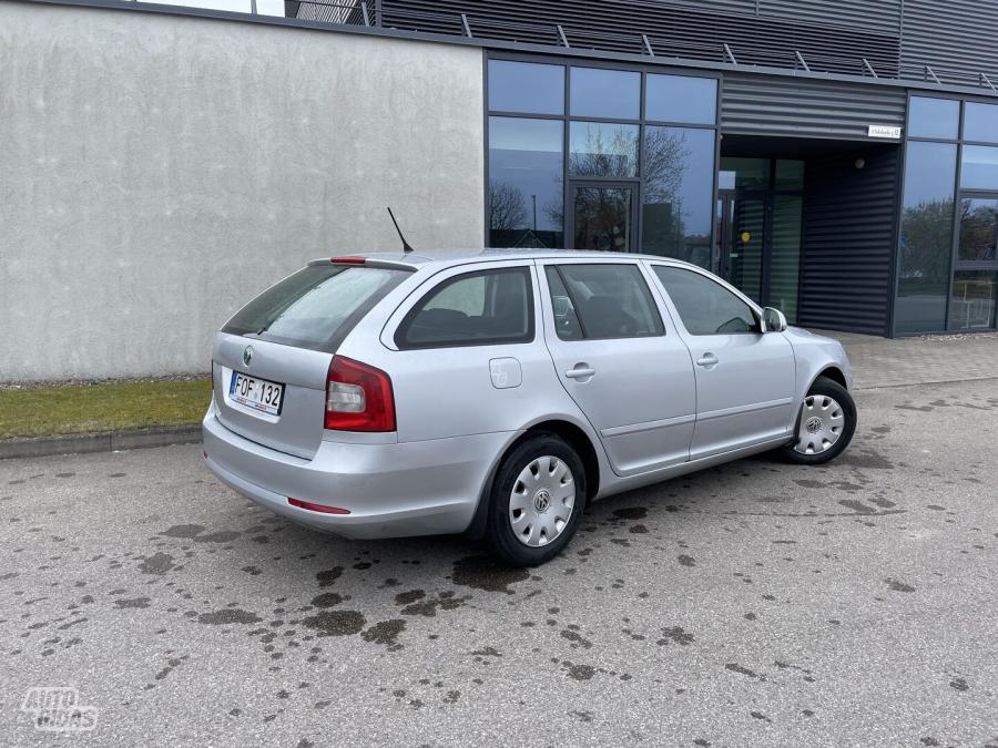 Pelēks Skoda Octavia 2011 Alīta, ar dzinēja tilpumu 1.60 L un nobraukumu 280 tūkst. km par 2650 €, foto 3 vietnē AUTOMOTO.COM.LV