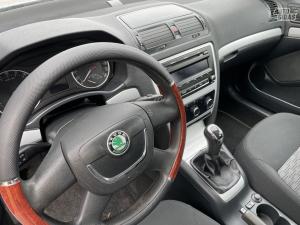 Pelēks Skoda Octavia 2011 Alīta, ar dzinēja tilpumu 1.60 L un nobraukumu 280 tūkst. km par 2650 €, foto 13 vietnē AUTOMOTO.COM.LV