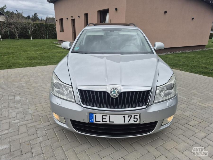Grey Skoda Octavia 2011 in Jonava, with an engine capacity of 2.00 L and mileage of 360 thousand km for 3800 €, photo 3 on AUTOMOTO.COM.LV
