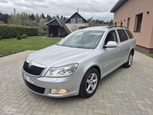 Grey Skoda Octavia 2011 in Jonava, with an engine capacity of 2.00 L and mileage of 360 thousand km for 3800 €, photo 4 on AUTOMOTO.COM.LV