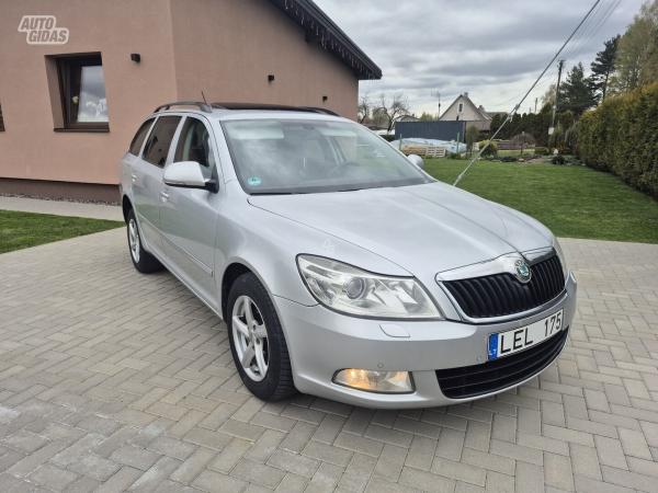 Grey Skoda Octavia 2011 in Jonava, with an engine capacity of 2.00 L and mileage of 360 thousand km for 3800 €, photo 1 on AUTOMOTO.COM.LV