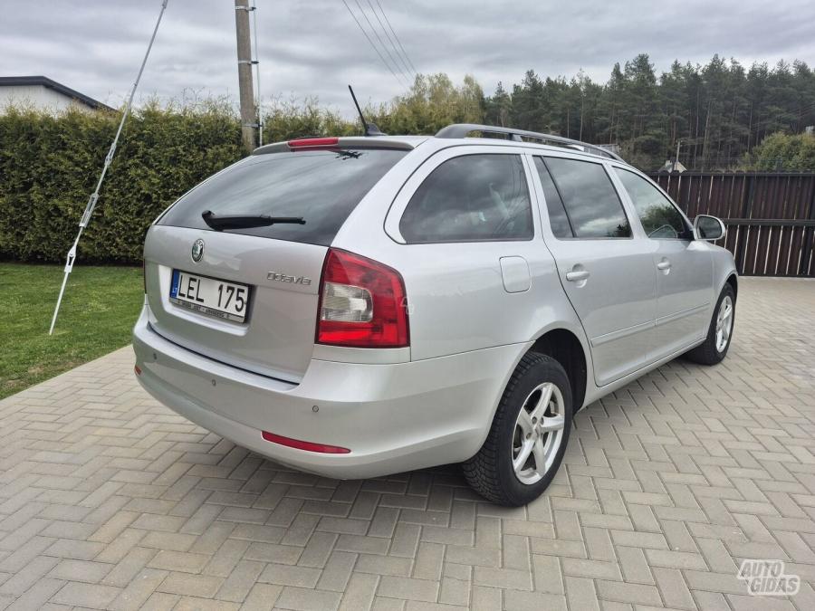Grey Skoda Octavia 2011 in Jonava, with an engine capacity of 2.00 L and mileage of 360 thousand km for 3800 €, photo 9 on AUTOMOTO.COM.LV