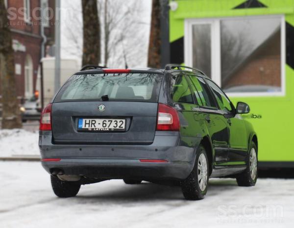 Grey Skoda Octavia 2011 in Rezekne, with an engine capacity of 1.90 L and mileage of 304 thousand km for 3495 €, photo 4 on AUTOMOTO.COM.LV