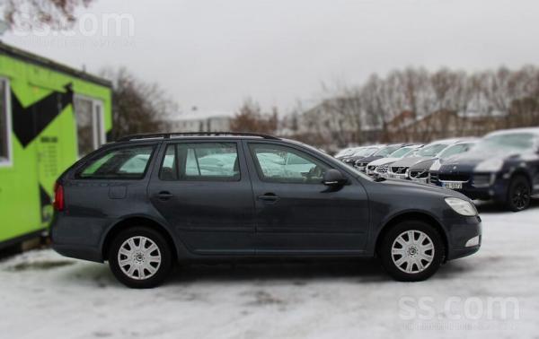Grey Skoda Octavia 2011 in Rezekne, with an engine capacity of 1.90 L and mileage of 304 thousand km for 3495 €, photo 6 on AUTOMOTO.COM.LV