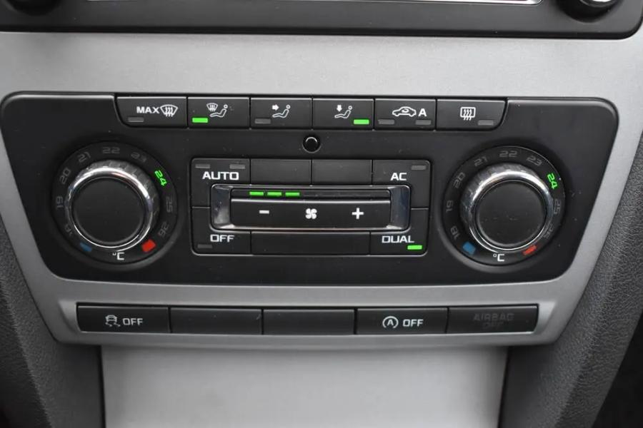 Pelēks Skoda Octavia 2011 Talsi, ar dzinēja tilpumu 1.60 L un nobraukumu 351 tūkst. km par 3000 €, foto 15 vietnē AUTOMOTO.COM.LV