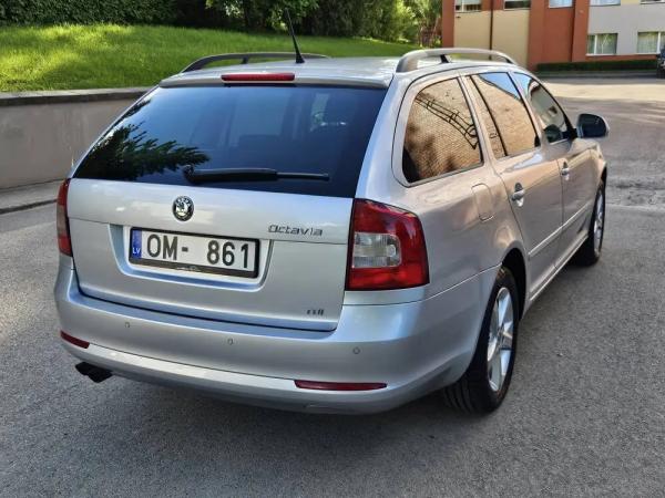 Grey Skoda Octavia 2011 in Jekabpils, with an engine capacity of 2.00 L and mileage of 328 thousand km for 4890 €, photo 5 on AUTOMOTO.COM.LV