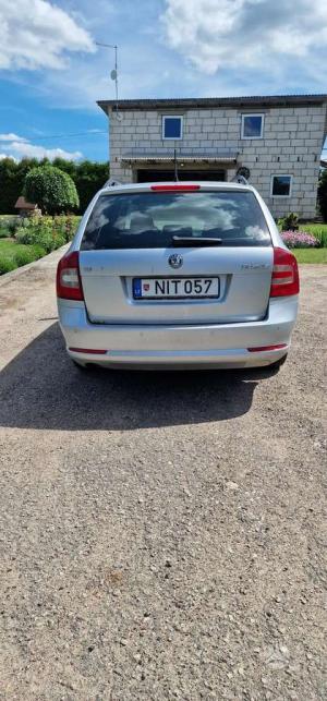 Pelēks Skoda Octavia 2011 Alīta, ar dzinēja tilpumu 1.60 L un nobraukumu 276 tūkst. km par 2500 €, foto  vietnē AUTOMOTO.COM.LV