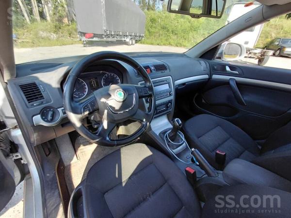 Pelēks Skoda Octavia 2011 Rīga, ar dzinēja tilpumu 2.00 L un nobraukumu 302 tūkst. km par 2750 €, foto 6 vietnē AUTOMOTO.COM.LV