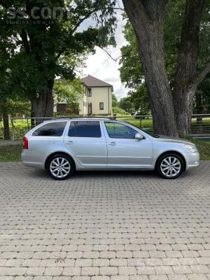 Pelēks Skoda Octavia 2011 Rīga, ar dzinēja tilpumu 1.40 L un nobraukumu 275 tūkst. km par 2400 €, foto 3 vietnē AUTOMOTO.COM.LV