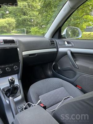 Pelēks Skoda Octavia 2011 Rīga, ar dzinēja tilpumu 1.40 L un nobraukumu 275 tūkst. km par 2400 €, foto 20 vietnē AUTOMOTO.COM.LV