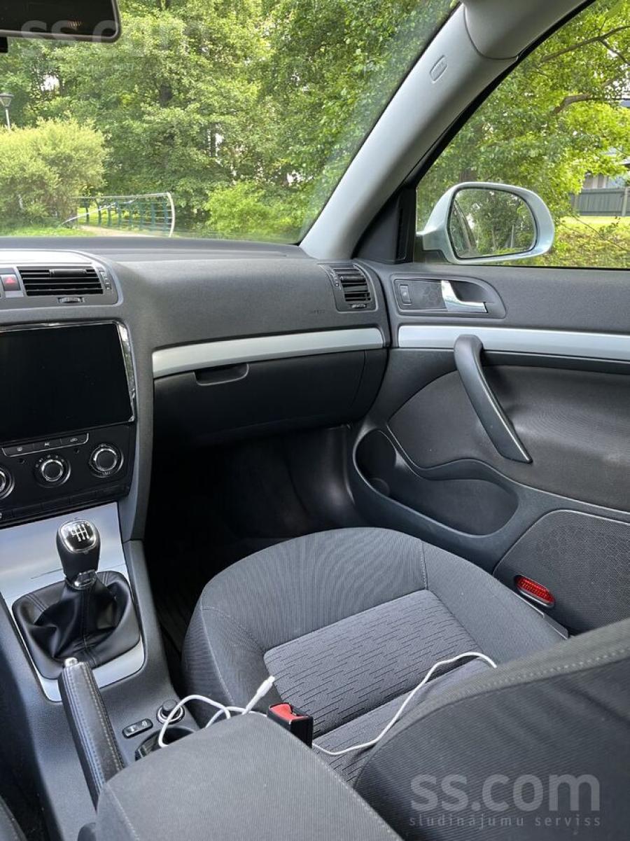 Pelēks Skoda Octavia 2011 Rīga, ar dzinēja tilpumu 1.40 L un nobraukumu 275 tūkst. km par 2400 €, foto 20 vietnē AUTOMOTO.COM.LV