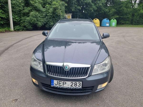 Grey Skoda Octavia 2011 in Kaunas, with an engine capacity of 1.60 L and mileage of 424 thousand km for 2500 €, photo 2 on AUTOMOTO.COM.LV