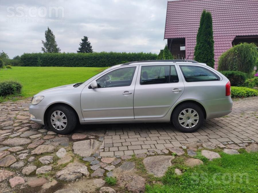Grey Skoda Octavia 2011 in Aizkraukle, with an engine capacity of 1.60 L and mileage of 360 thousand km for 2400 €, photo 3 on AUTOMOTO.COM.LV