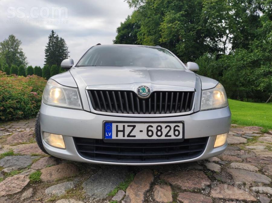 Grey Skoda Octavia 2011 in Aizkraukle, with an engine capacity of 1.60 L and mileage of 360 thousand km for 2400 €, photo 7 on AUTOMOTO.COM.LV