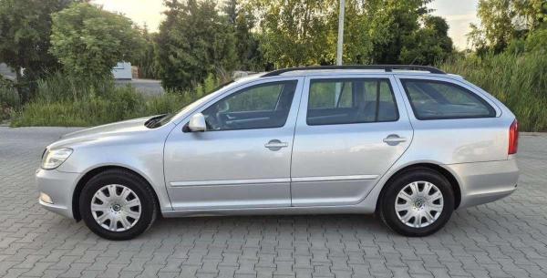 Pelēks Skoda Octavia 2011 Viļņa, ar dzinēja tilpumu 0.00 L un nobraukumu 300 tūkst. km par 2000 €, foto 3 vietnē AUTOMOTO.COM.LV