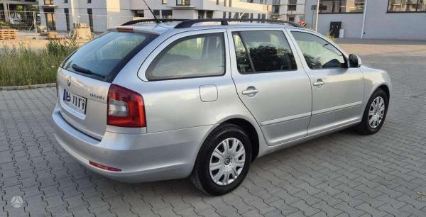 Pelēks Skoda Octavia 2011 Viļņa, ar dzinēja tilpumu 0.00 L un nobraukumu 300 tūkst. km par 2000 €, foto 4 vietnē AUTOMOTO.COM.LV