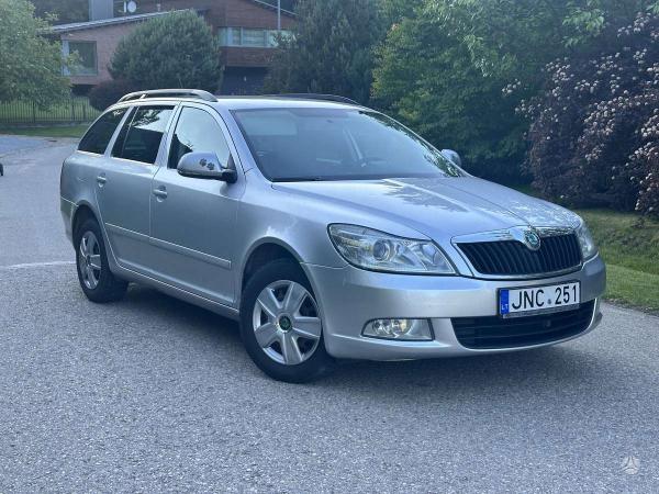 Pelēks Skoda Octavia 2011 Viļņa, ar dzinēja tilpumu 1.60 L un nobraukumu 398 tūkst. km par 2200 €, foto 2 vietnē AUTOMOTO.COM.LV