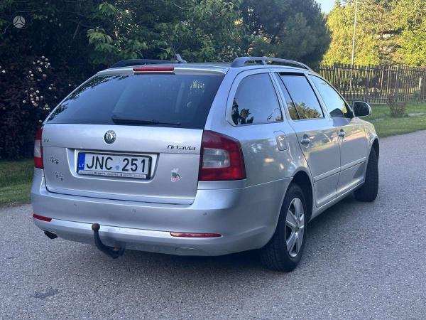 Pelēks Skoda Octavia 2011 Viļņa, ar dzinēja tilpumu 1.60 L un nobraukumu 398 tūkst. km par 2200 €, foto 6 vietnē AUTOMOTO.COM.LV