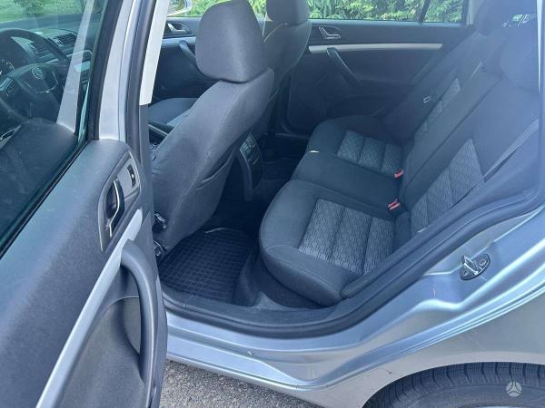 Pelēks Skoda Octavia 2011 Viļņa, ar dzinēja tilpumu 1.60 L un nobraukumu 398 tūkst. km par 2200 €, foto 8 vietnē AUTOMOTO.COM.LV
