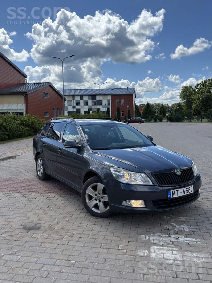 Grey Skoda Octavia 2011 in Riga, with an engine capacity of 2.00 L and mileage of 326 thousand km for 3300 €, photo 1 on AUTOMOTO.COM.LV