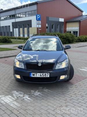 Grey Skoda Octavia 2011 in Riga, with an engine capacity of 2.00 L and mileage of 326 thousand km for 3300 €, photo 3 on AUTOMOTO.COM.LV
