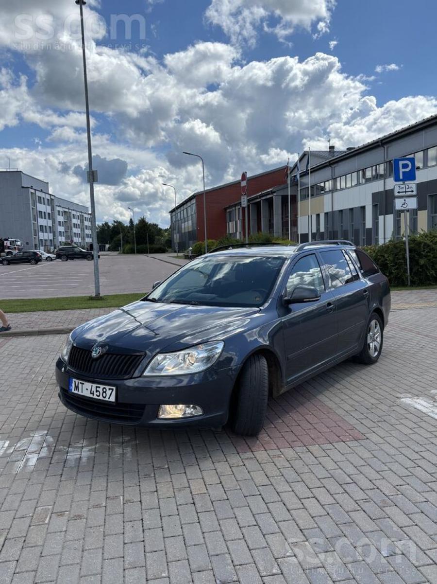 Grey Skoda Octavia 2011 in Riga, with an engine capacity of 2.00 L and mileage of 326 thousand km for 3300 €, photo 4 on AUTOMOTO.COM.LV
