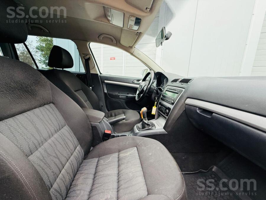 Pelēks Skoda Octavia 2011 Rīga, ar dzinēja tilpumu 1.60 L un nobraukumu 0 tūkst. km par 2350 €, foto 8 vietnē AUTOMOTO.COM.LV