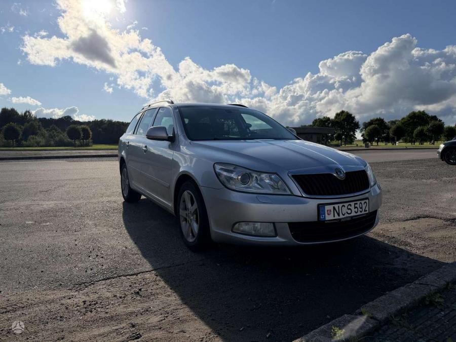 Pelēks Skoda Octavia 2011 Kauņa, ar dzinēja tilpumu 1.60 L un nobraukumu 310 tūkst. km par 1900 €, foto 1 vietnē AUTOMOTO.COM.LV
