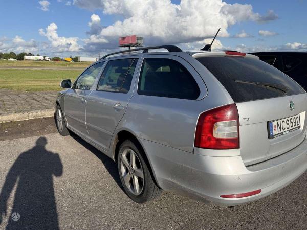 Шкода Октавия 2011 в Каунас на AUTOMOTO.COM.LV Серый Шкода Октавия 2011 в Каунас, объемом двигателя 1.60 л и пробегом 310 тыс. км за 1900 €, фото 5 на AUTOMOTO.COM.LV