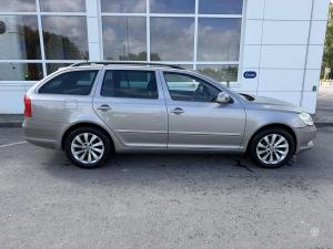 Pelēks Skoda Octavia 2011 Viļņa, ar dzinēja tilpumu 1.39 L un nobraukumu 300 tūkst. km par 1600 €, foto 4 vietnē AUTOMOTO.COM.LV