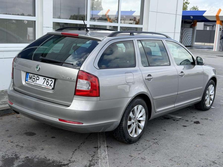 Pelēks Skoda Octavia 2011 Viļņa, ar dzinēja tilpumu 1.39 L un nobraukumu 300 tūkst. km par 1600 €, foto 10 vietnē AUTOMOTO.COM.LV
