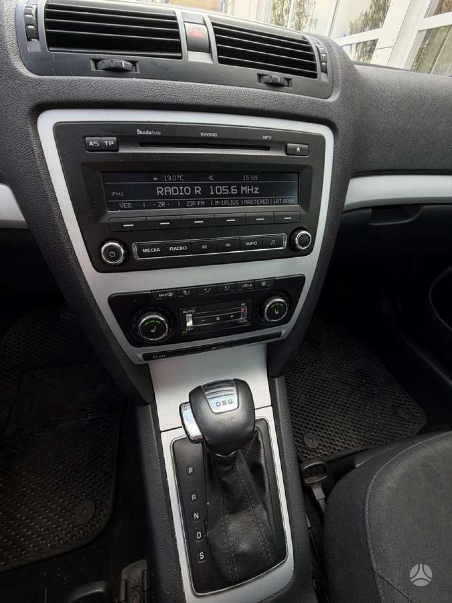 Pelēks Skoda Octavia 2011 Viļņa, ar dzinēja tilpumu 1.39 L un nobraukumu 300 tūkst. km par 1600 €, foto 12 vietnē AUTOMOTO.COM.LV
