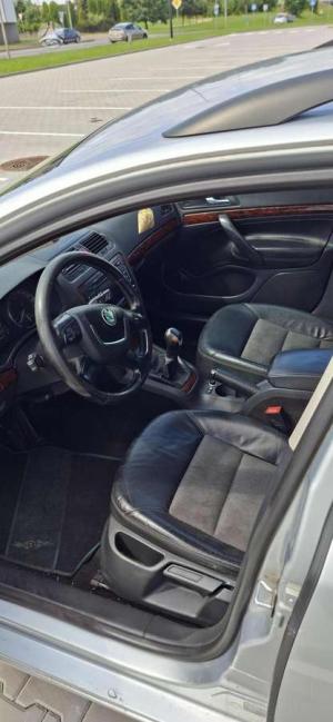 Grey Skoda Octavia 2011 in Taurage, with an engine capacity of 1.60 L and mileage of 400 thousand km for 1800 €, photo 3 on AUTOMOTO.COM.LV