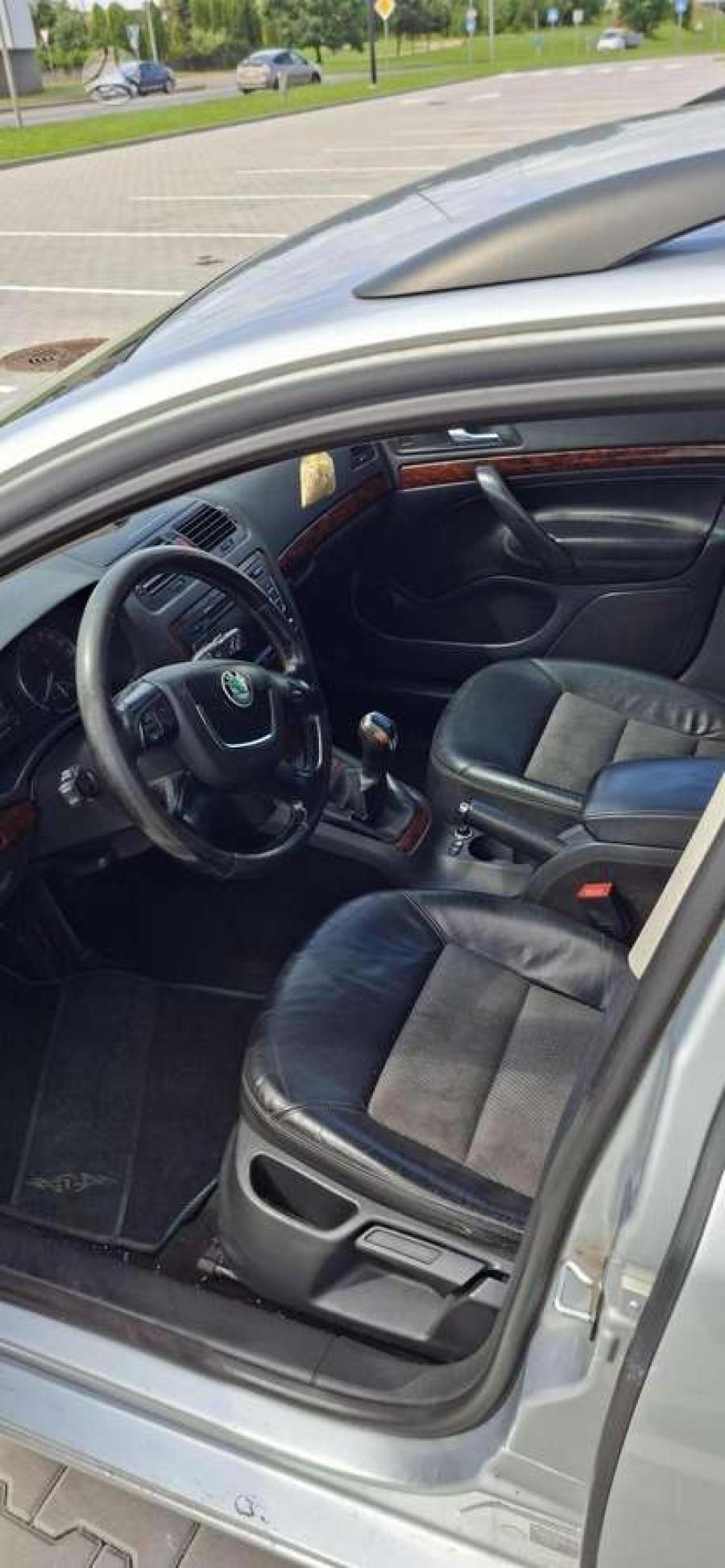 Grey Skoda Octavia 2011 in Taurage, with an engine capacity of 1.60 L and mileage of 400 thousand km for 1800 €, photo 3 on AUTOMOTO.COM.LV