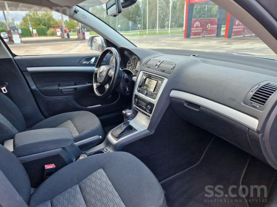 Grey Skoda Octavia 2011 in Riga, with an engine capacity of 1.20 L and mileage of 255 thousand km for 2390 €, photo 7 on AUTOMOTO.COM.LV