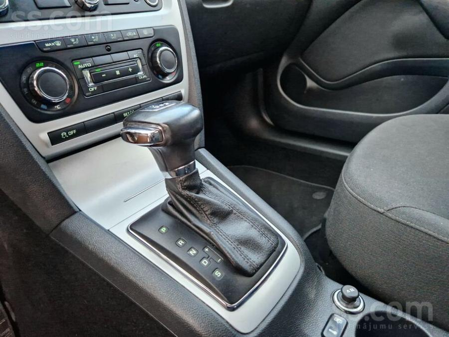 Grey Skoda Octavia 2011 in Riga, with an engine capacity of 1.20 L and mileage of 255 thousand km for 2390 €, photo 10 on AUTOMOTO.COM.LV
