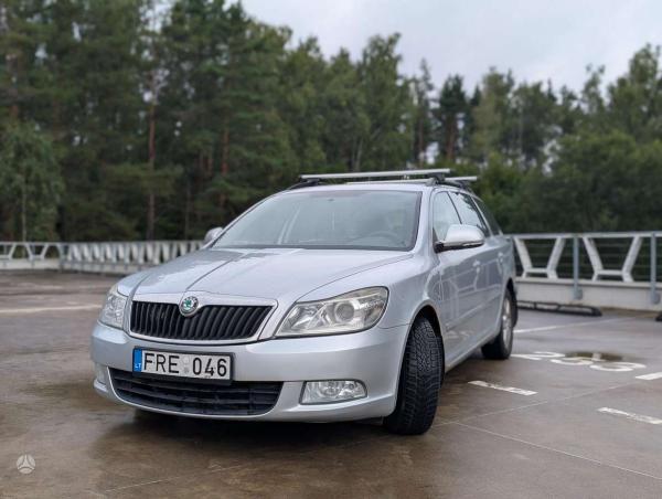 Pelēks Skoda Octavia 2011 Viļņa, ar dzinēja tilpumu 1.60 L un nobraukumu 260 tūkst. km par 1400 €, foto 1 vietnē AUTOMOTO.COM.LV