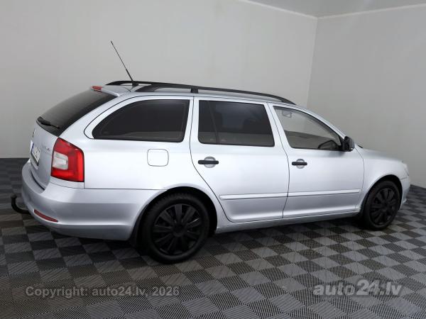 Pelēks Skoda Octavia 2011 Tallina, ar dzinēja tilpumu 1.20 L un nobraukumu 319 tūkst. km par 1399 €, foto 4 vietnē AUTOMOTO.COM.LV