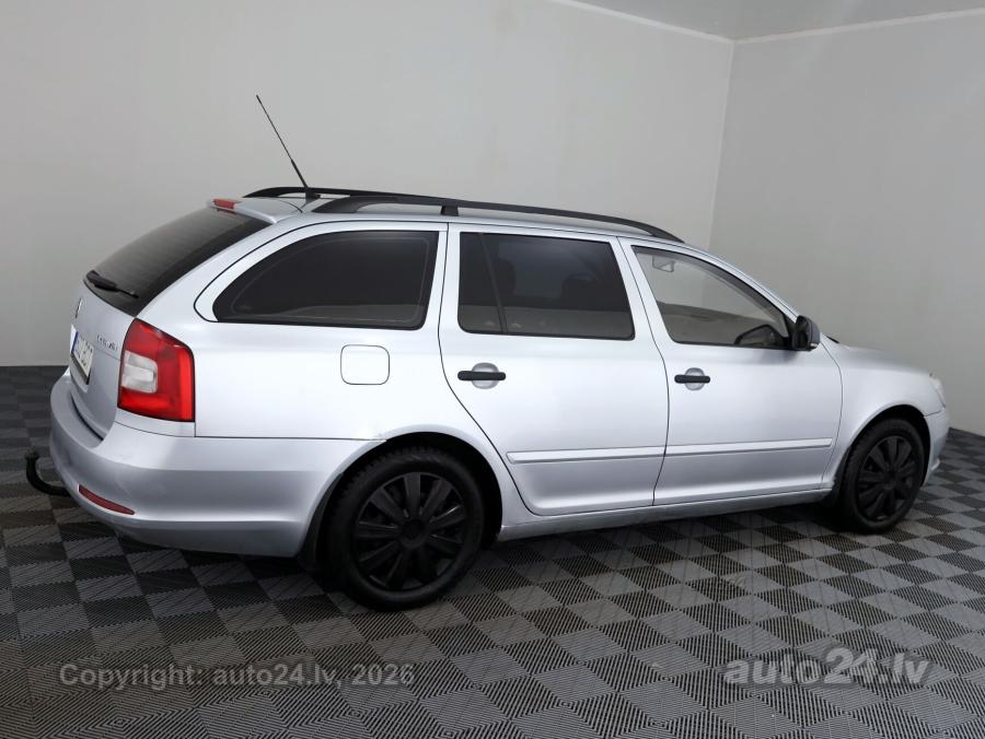 Grey Skoda Octavia 2011 in Tallinn, with an engine capacity of 1.20 L and mileage of 319 thousand km for 1399 €, photo 4 on AUTOMOTO.COM.LV