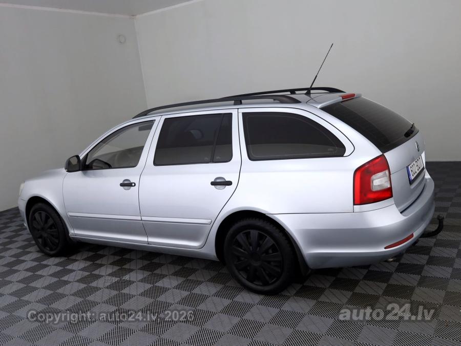 Grey Skoda Octavia 2011 in Tallinn, with an engine capacity of 1.20 L and mileage of 319 thousand km for 1399 €, photo 5 on AUTOMOTO.COM.LV