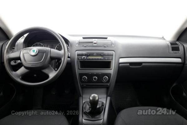 Pelēks Skoda Octavia 2011 Tallina, ar dzinēja tilpumu 1.20 L un nobraukumu 319 tūkst. km par 1399 €, foto 6 vietnē AUTOMOTO.COM.LV