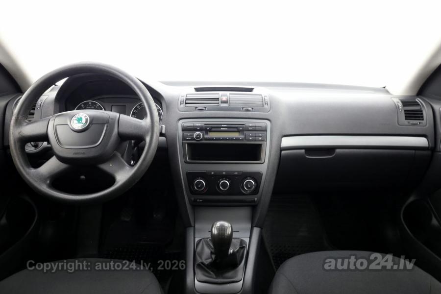 Grey Skoda Octavia 2011 in Tallinn, with an engine capacity of 1.20 L and mileage of 319 thousand km for 1399 €, photo 6 on AUTOMOTO.COM.LV
