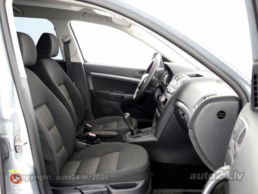 Grey Skoda Octavia 2011 in Tallinn, with an engine capacity of 1.20 L and mileage of 319 thousand km for 1399 €, photo 7 on AUTOMOTO.COM.LV