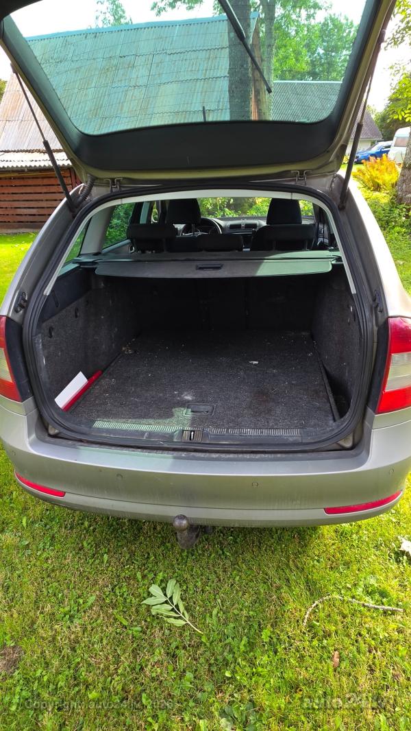 Pelēks Skoda Octavia 2011 Tallina, ar dzinēja tilpumu 2.00 L un nobraukumu 606 tūkst. km par 650 €, foto 5 vietnē AUTOMOTO.COM.LV